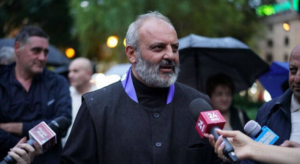 El Arzobispo Bagrat anuncia medidas para derrocar al gobierno de ...