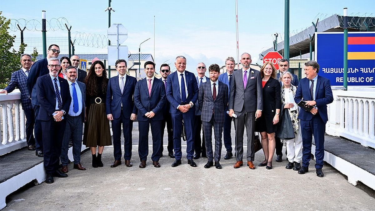 Embajadores de la UE visitan el puesto de control de Margara en ...