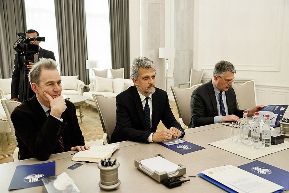 Garo Paylan, Eugene Rumer y Thomas de Waal del Fondo Carnegie visitan ...