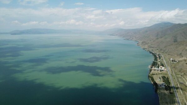 Armenia amplía el volumen de agua del lago Sevan destinado al riego ...