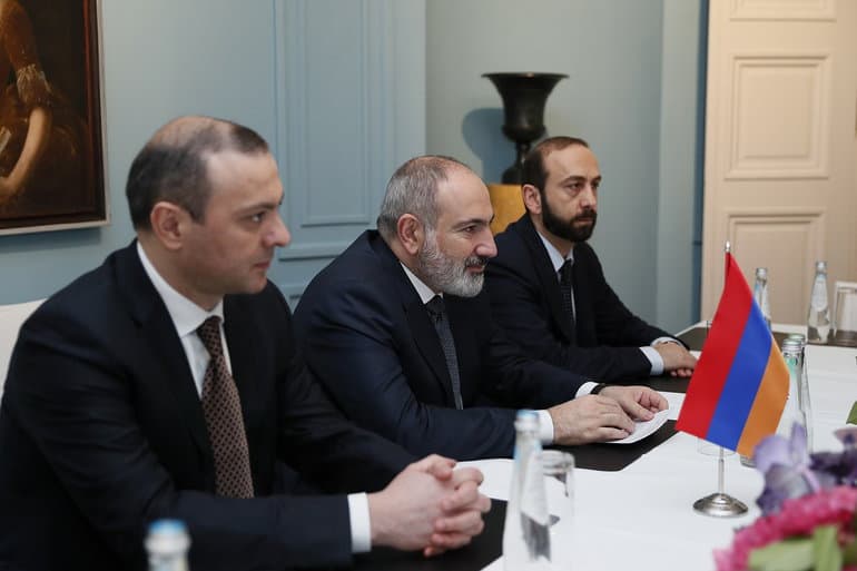 Reuniones de Pashinyan con Werner Hoyer, Anders Fogh Rasmussen y Bob ...